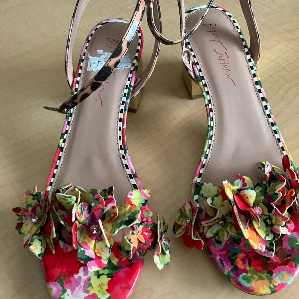 Betsey Johnson | Shoes | Betsey Johnson Floral Peeptoe Slingback Heels ...